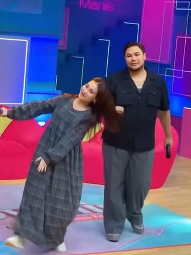 Gaya Adem Ayu Ting Ting Di Tv Saat Ramadan Kenakan Dress Juga Kaftan