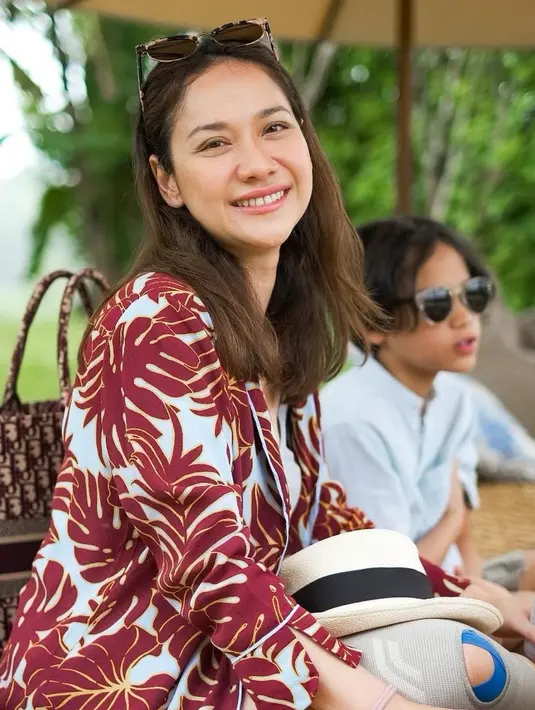 Potret Liburan Bunga Citra Lestari Ke Candi Borobudur Photo