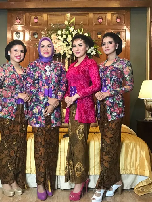 Foto Foto Vicky Shu Saat Prosesi Siraman Dan Midodareni Sebelum Menikah