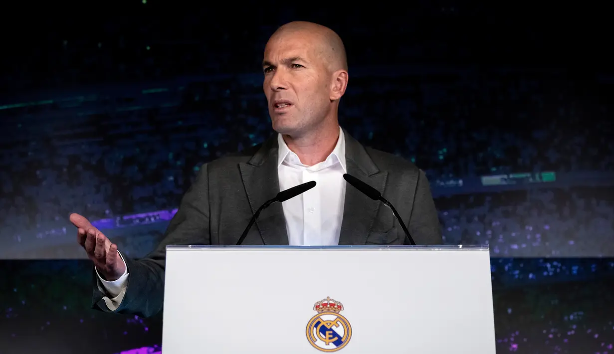 Foto Senyum Zidane Saat Kembali Latih Real Madrid Foto