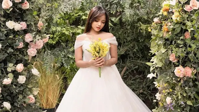 7 Pemotretan Terbaru Fuji Dengan Gaun Pengantin Tampil Elegan Hot