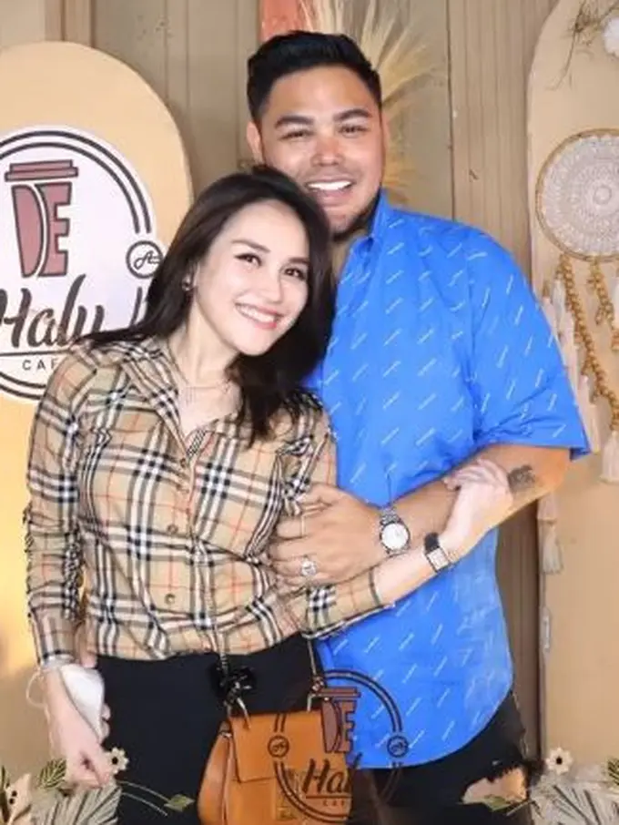 Umbar Foto Mesra Dengan Ivan Gunawan Ayu Ting Ting Lucky To Have You