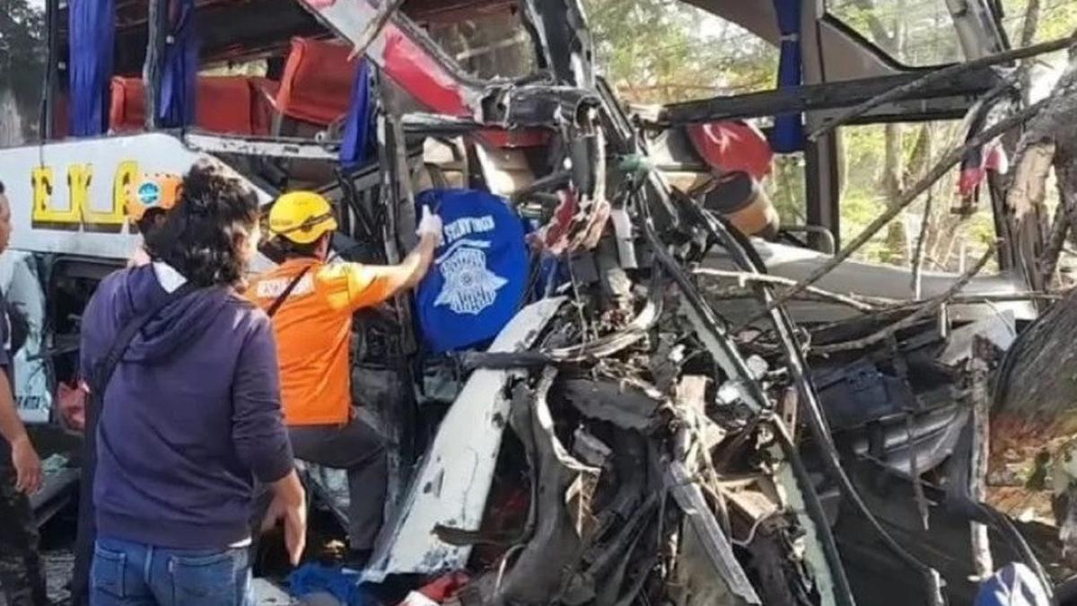 Polisi Selidiki Penyebab Kecelakaan Maut Bus Eka Cepat Vs Bus Sugeng