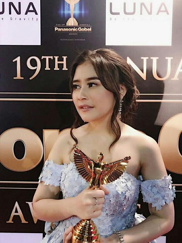 7 Prestasi Prilly Latuconsina Yang Kini Jadi Dosen Punya 1000