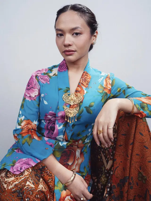 Inspirasi Kebaya Motif Bunga Yang Cocok Untuk Acara Formal Dari Bunga