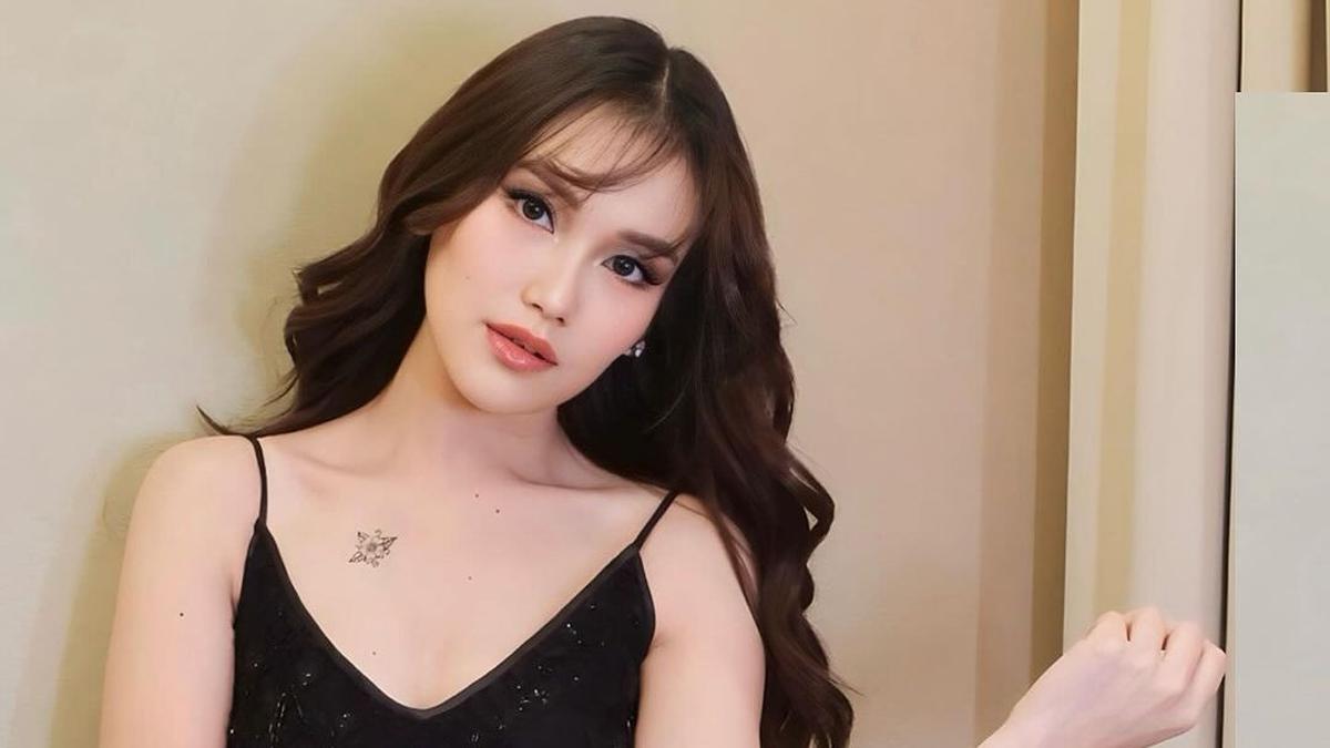 Makin Seksi Ayu Ting Ting Kembali Pamer Tato Dengan Outfit Serba