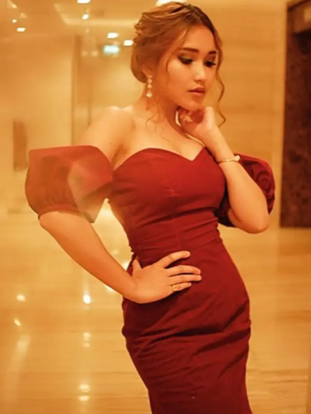 Pesona Ayu Ting Ting Dalam Balutan Gaun Merah Nan Elegan Lifestyle