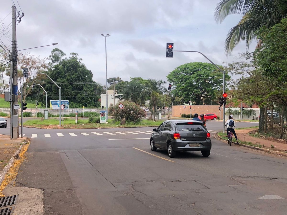 Semáforos Da Rotatória Da Rachid Neder Começam A Funcionar Em Campo