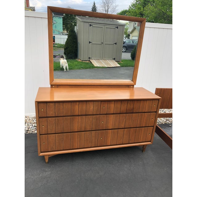 1960s Mid Century Modern Kroehler Dresser With Mirror Chairish