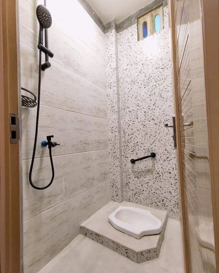 8 Desain Kamar Mandi Minimalis Kloset Jongkok Shower Paling Aesthetic