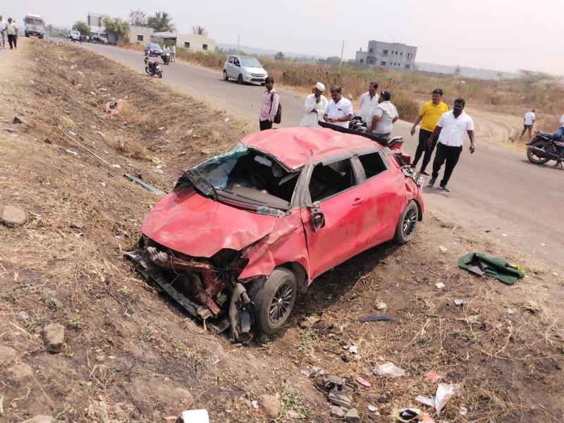 Accident पुणे सोलापूर महामार्गावर भीषण अपघात दोन तरुणांचा जागीच