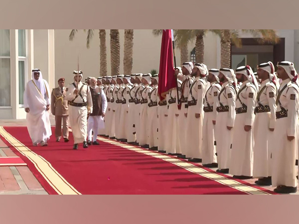 Pm Modi Receives Ceremonial Welcome In Doha Holds Bilateral With Amir