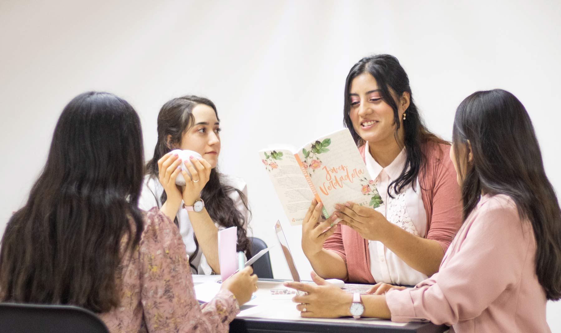 Joven Verdadera Aviva Nuestros Corazones