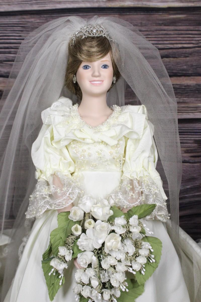 Danbury Mint Princess Diana Bride Doll 1987