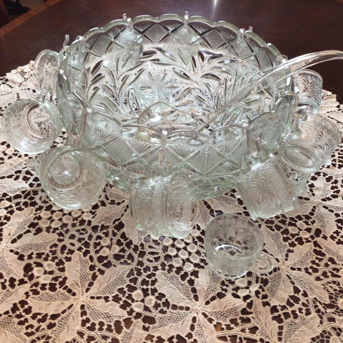 1359 Vintage Pressed Glass Punch Bowl Set