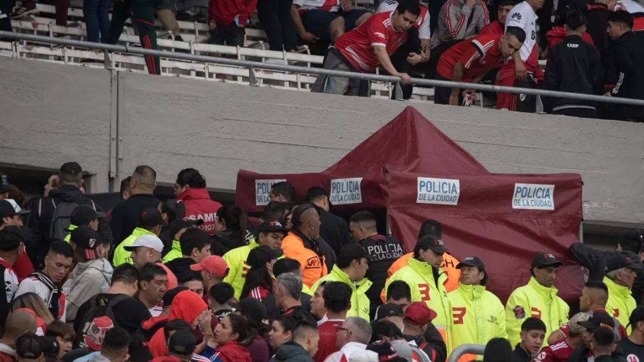 Comunicado De River Por La Muerte De Un Hincha Que Cayó Una Tribuna