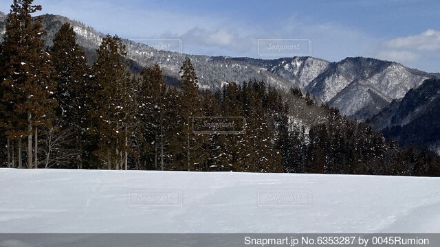 冬の晴れた日の雪景色の写真・画像素材 6353287 Snapmart（スナップマート）