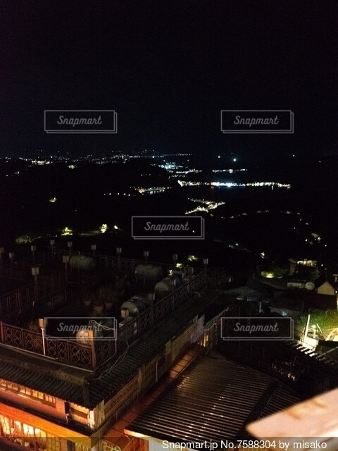 ライトアップされた夜の街の写真・画像素材 7588304 Snapmart（スナップマート）