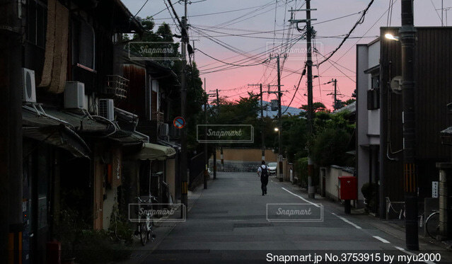 夕焼けの帰り道の写真・画像素材 3753915 Snapmart（スナップマート）