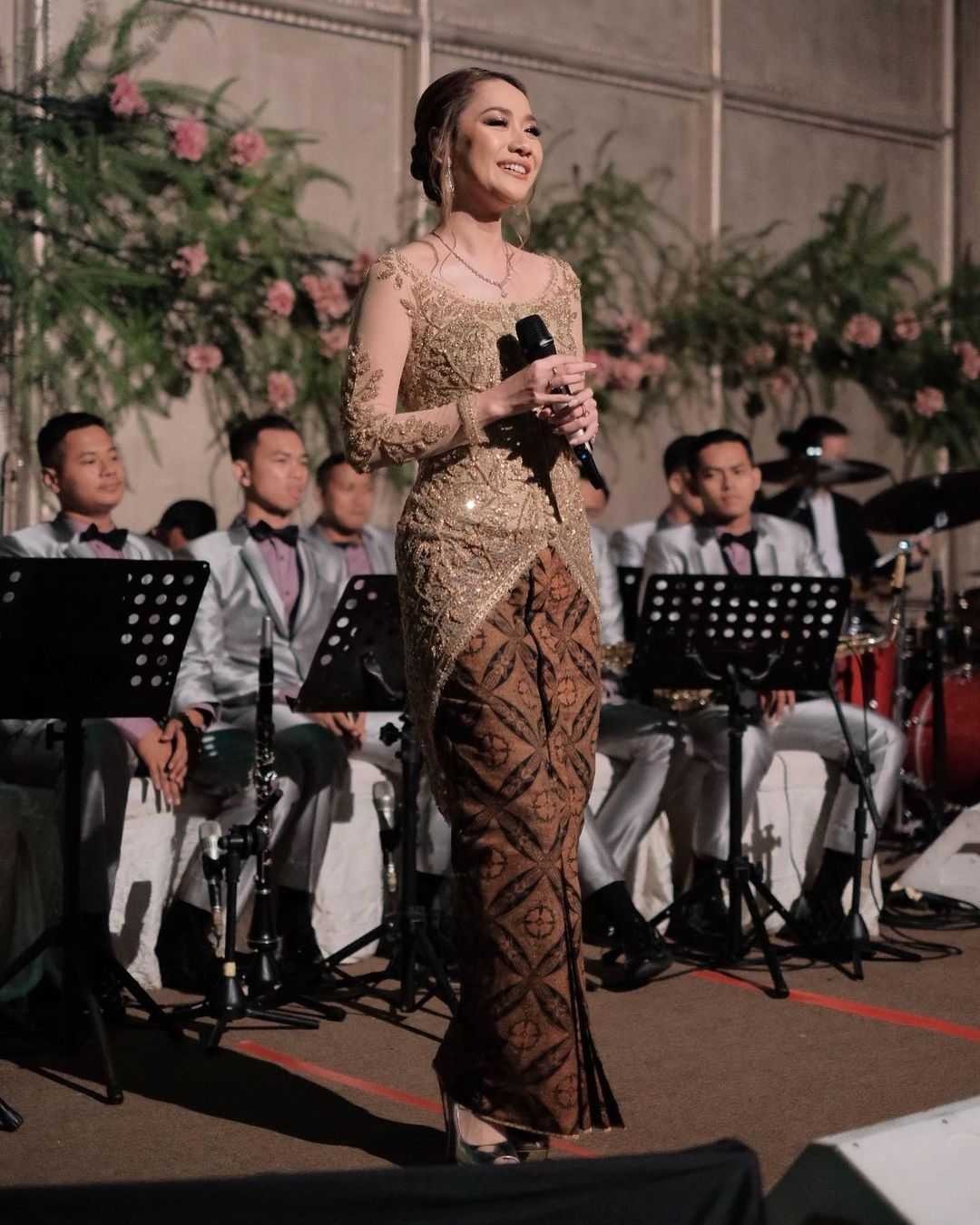 7 Potret Kebaya Modern Bunga Citra Lestari Yang Terlihat Anggun Dan