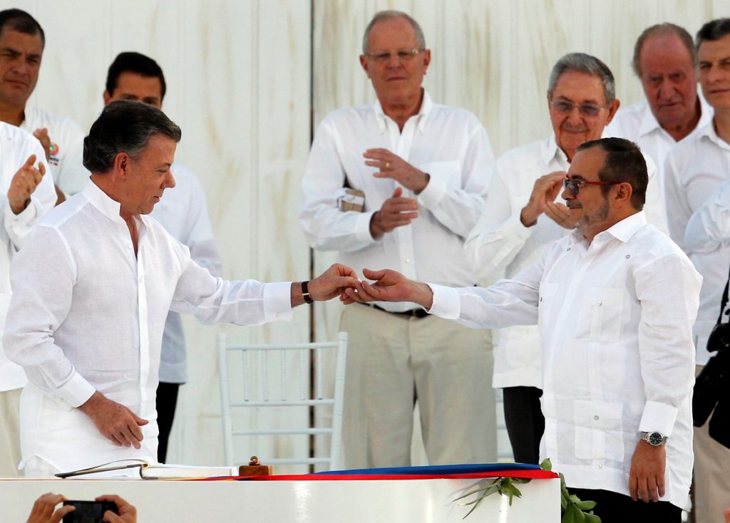 Colombian President Signs Historic Peace Deal With Farc Rebels Whats