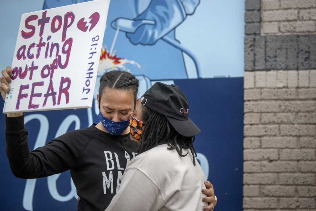 4 Minneapolis Officers Fired After Death Of Black Man Who Pleaded ‘i