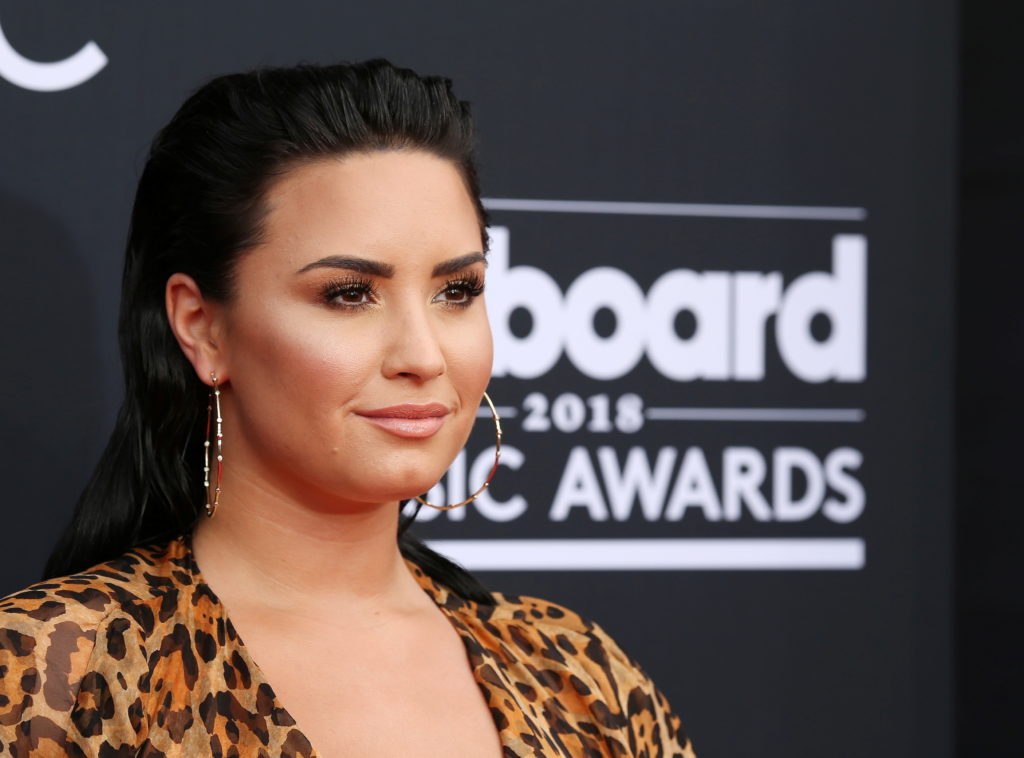 ‘i Am Proud Demi Lovato Comes Out As Nonbinary Pbs News