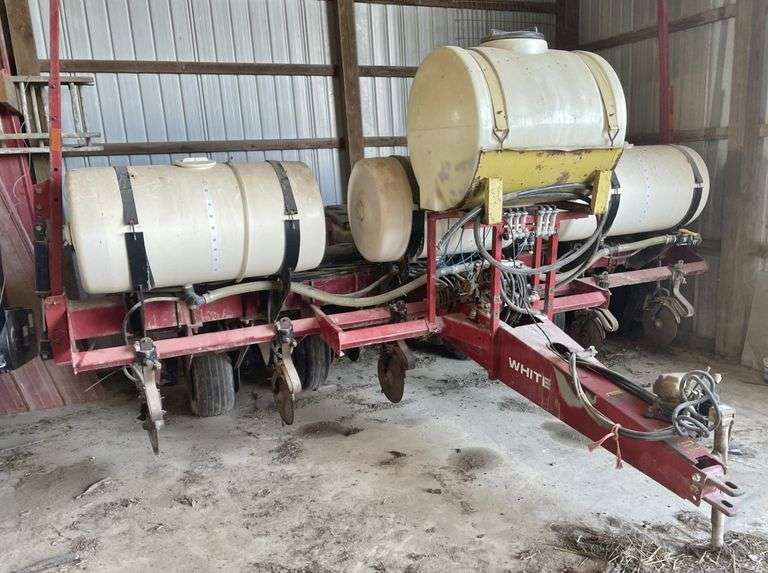 White 6100 Planter 6 28 Row 2x2 Fertilizer Plumbed For In Furrow