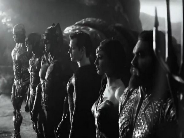 Zack Snyder Breaks Down Justice League Trailer In Black And White