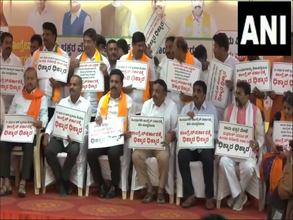 Karnataka Bjp Leaders Stage Protest Over Hubbali Arrest Slam Congress