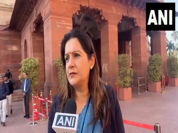 Shiv Sena Ubt Leader Priyanka Chaturvedi Demands Bharat Ratna For Vd