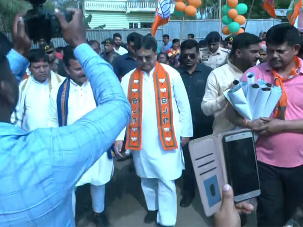 Tripura Cm Manik Saha Conducts Door To Door Campaign In Bamutia Ahead