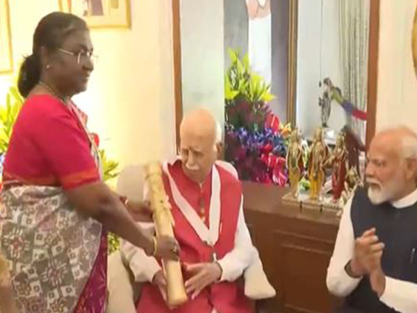 President Murmu Confers Bharat Ratna To Bjp Stalwart Lk Advani At His