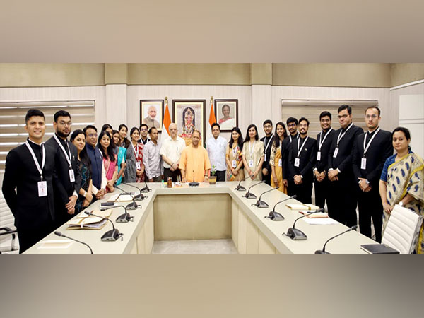 Uttar Pradesh 16 Trainee Ias Officers Meet Cm Yogi Adityanath