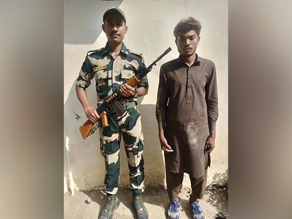 Bsf Apprehends Pakistani Intruder From Tehreek E Labbaik At Rajasthan