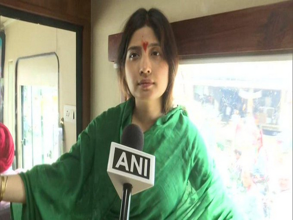 Akhilesh Yadavs Wife Dimple Yadav To Contest By Polls From Mainpuri