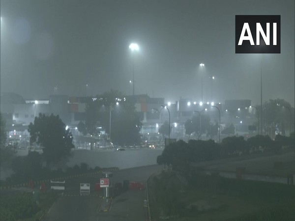 Dense Fog Engulfs Delhi Flights Delayed Due To Low Visibility