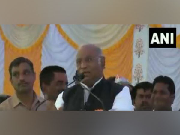 Karnataka Assembly Election Kharge Calls Pm Modi Poisonous Snake