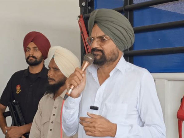 Sidhu Moose Walas Father Urge People Not To Vote For App In