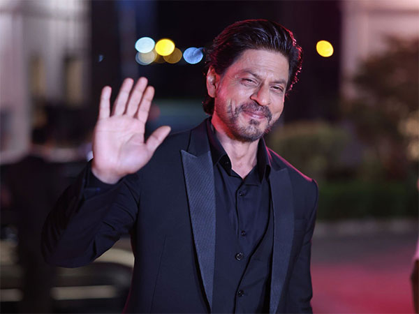 Check Shah Rukh Khans Hilarious Response To Fan Who Asked Him To