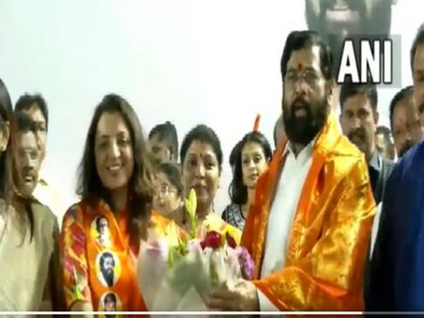 Mlc Manisha Kayande Joins Shinde Led Shiv Sena