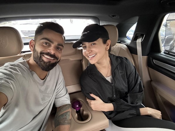 Anushka Sharma Poses With Virat Kohli As They Enjway Vacation In London