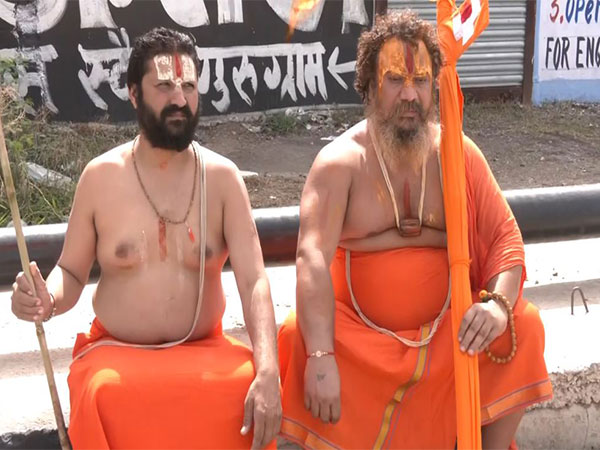 Jagadguru Parmhans Acharya Sits On Indefinite Hunger Strike After Being