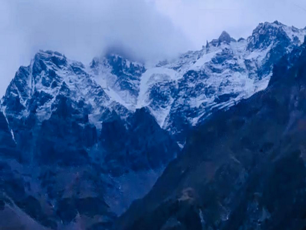 Uttarakhands Chamoli Receives First Snowfall Of The Season