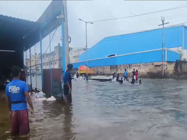 Traffic Jams Roads Inundated Heavy Downpour In Chennai Causes