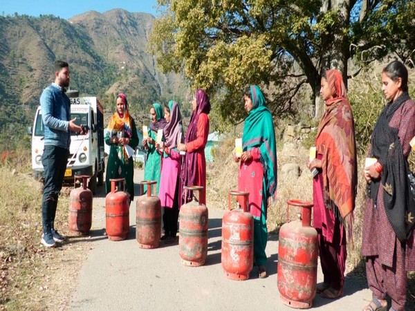 Ujjwala Scheme Udhampur Women In J K Thank Pm Modi For Free Lpg