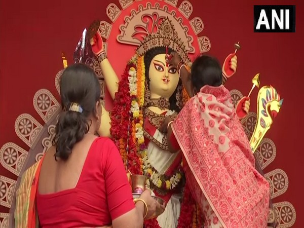 Vijaya Dashami Sex Workers In Kolkatas Sonagachhi Perform Sindoor