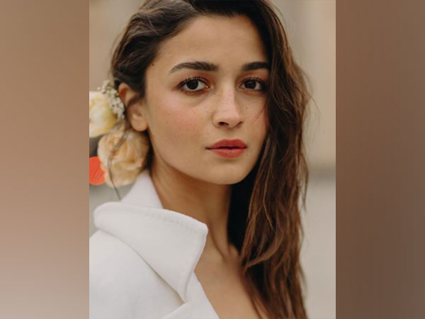 Alia Bhatt To Make Hollywood Debut With Gal Gadot Jamie Dornan Starrer