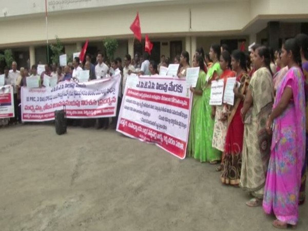 Andhra Pradesh Govt Employees Protest In Vijayawada