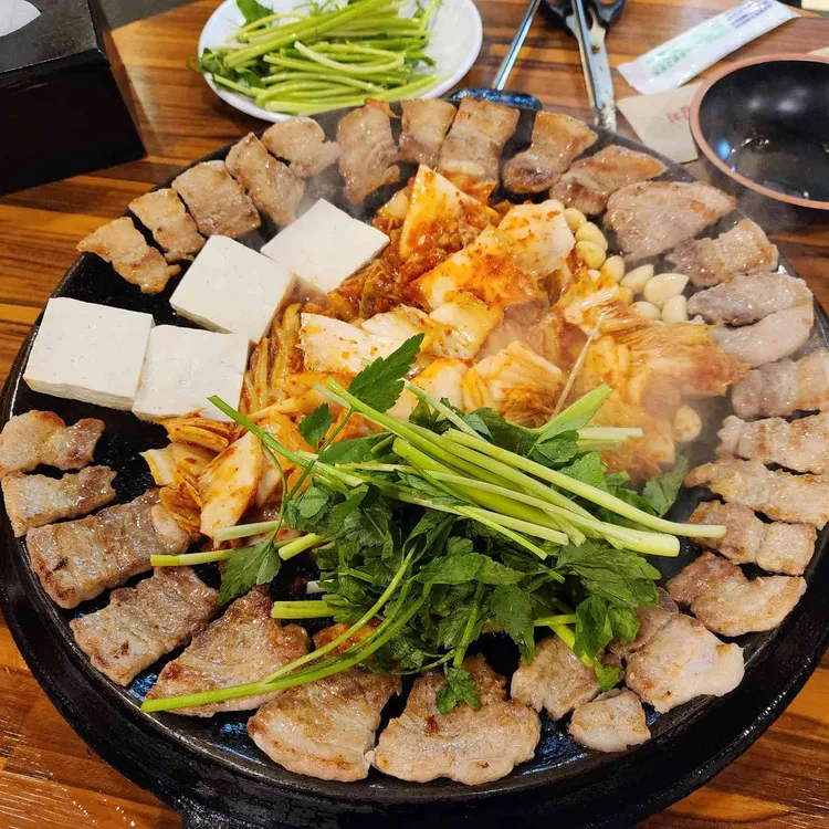 무쇠김치삼겹 한남점 한남동 김치삼겹살 고기집 맛집 다이닝코드 빅데이터 맛집검색